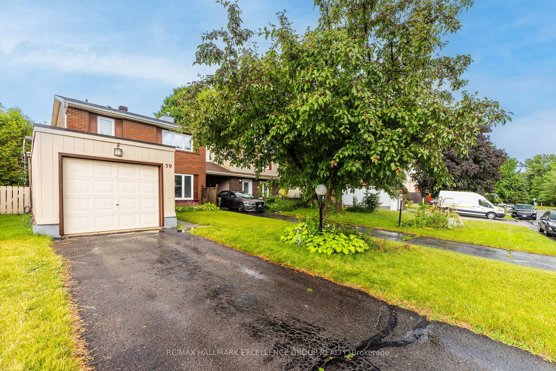 39 Bartley Crescent, Barrhaven, ON K2J 1R9