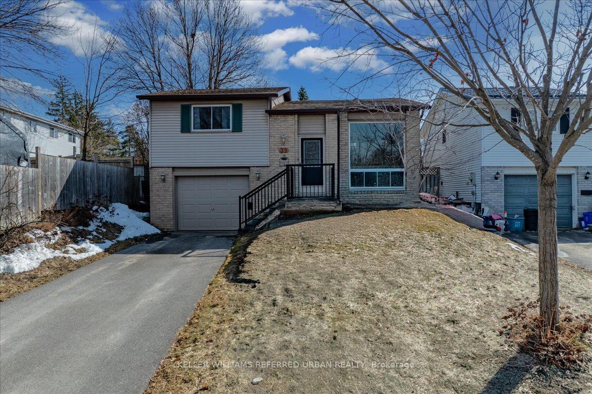 39 Doris Drive, Barrie, ON L4N 5W2