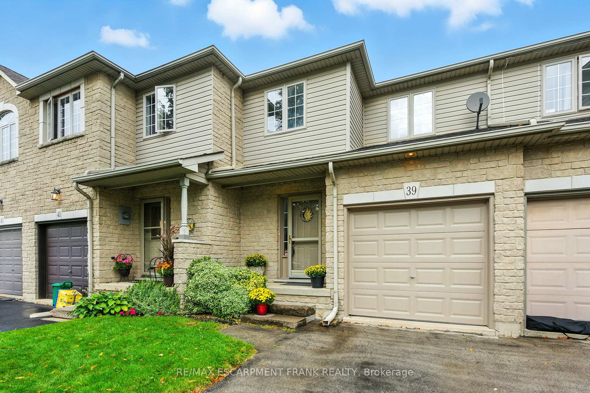 39 Foxborough Drive, Hamilton, ON L9G 4Y9