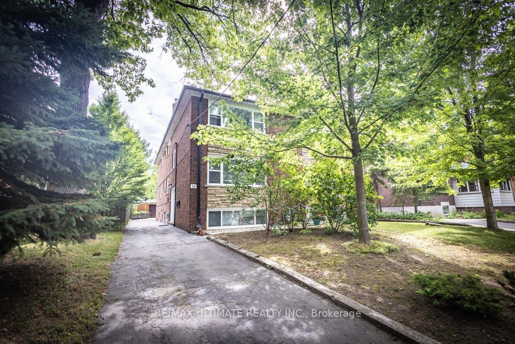 39 Laws Street, Toronto, ON M6P 2Y8