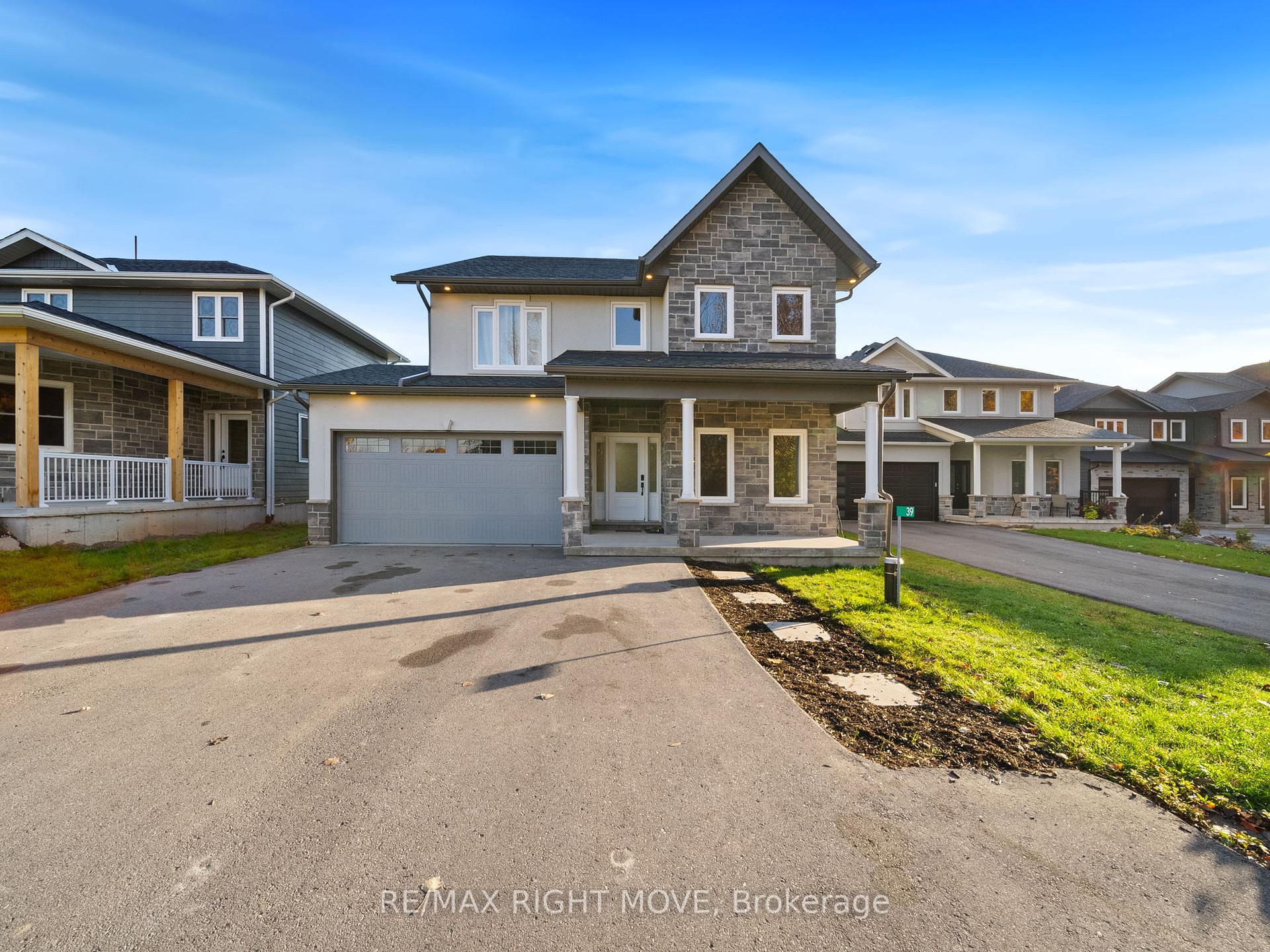 39 Rosy Beach Court, Ramara, ON L3V 8L2