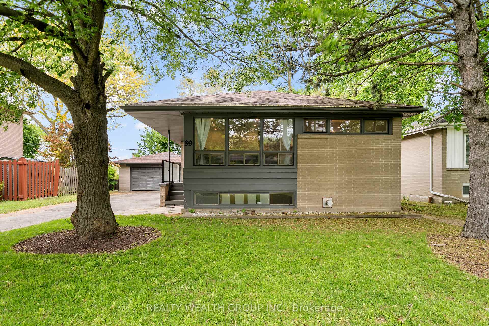 39 Treadgold Crescent, Toronto, ON M3A 1X1