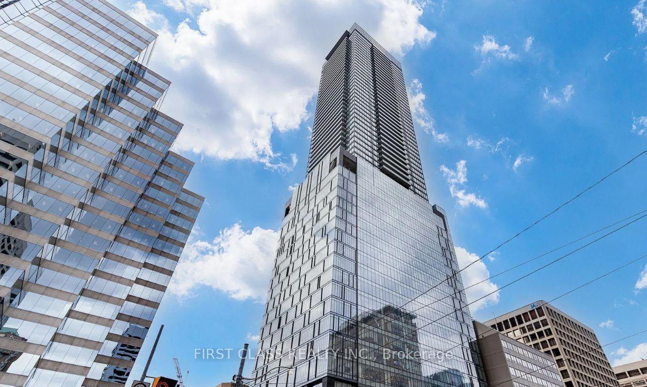 3916 - 488 University Avenue, Toronto, ON M5G 0C1