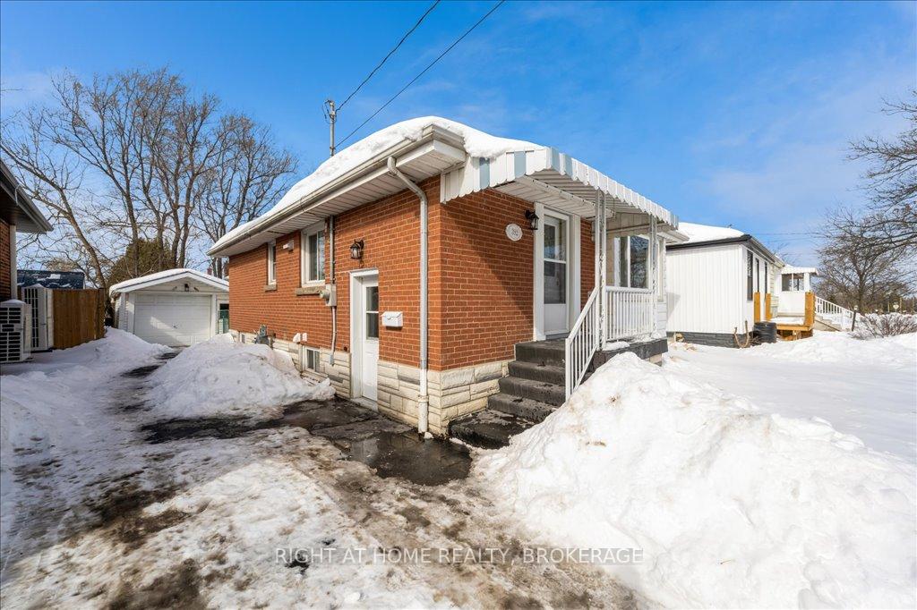 392 East 43rd Street, Hamilton, ON L8T 3E3