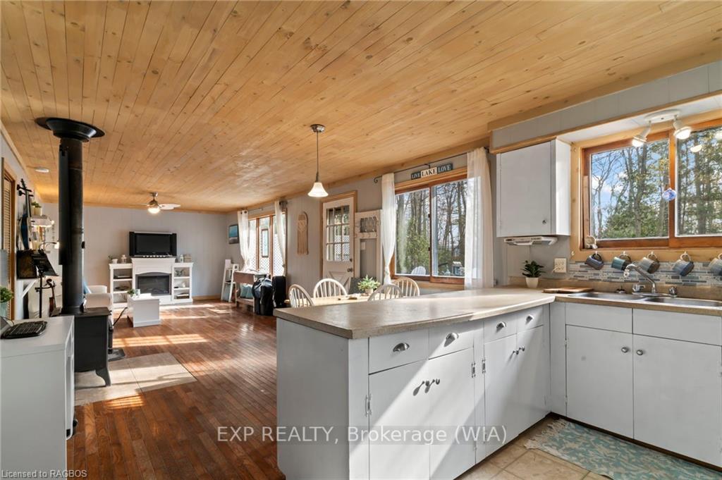 397 MALLORY BEACH Road, South Bruce Peninsula, ON N0H 2T0
