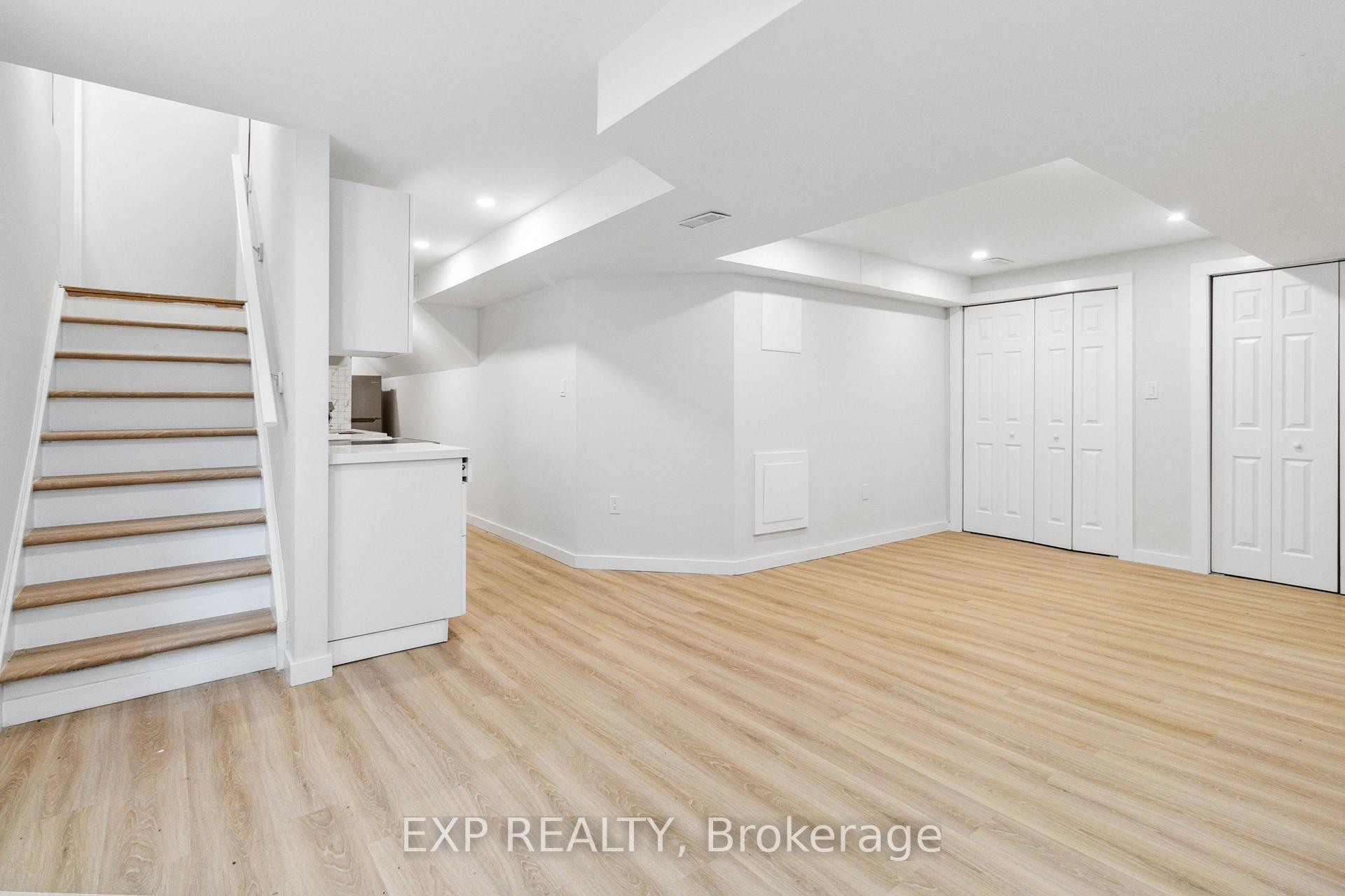 Upper - 397 Scott Boulevard, Milton, ON L9T 0T0