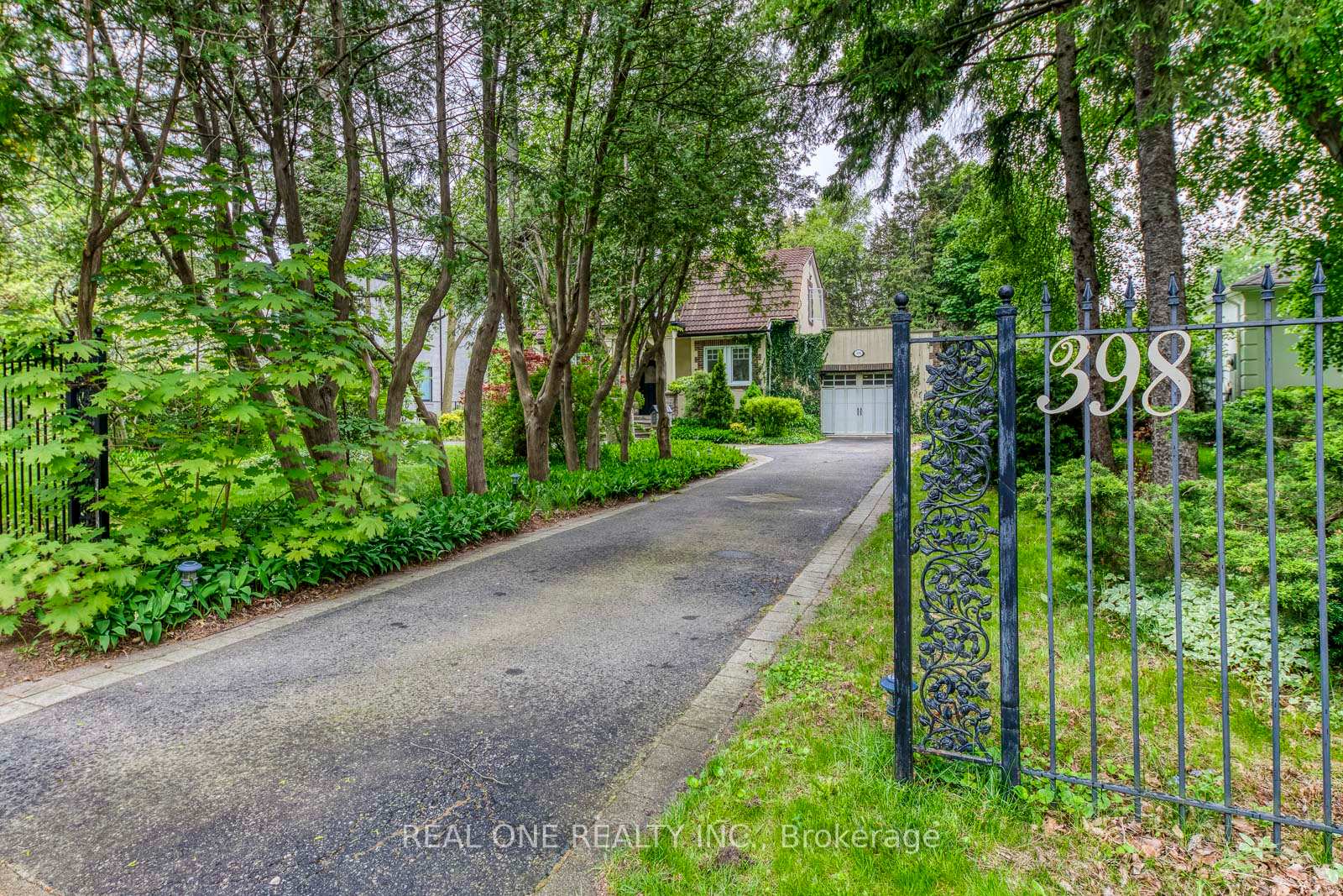 398 Maple Grove Drive, Oakville, ON L6J 4V7