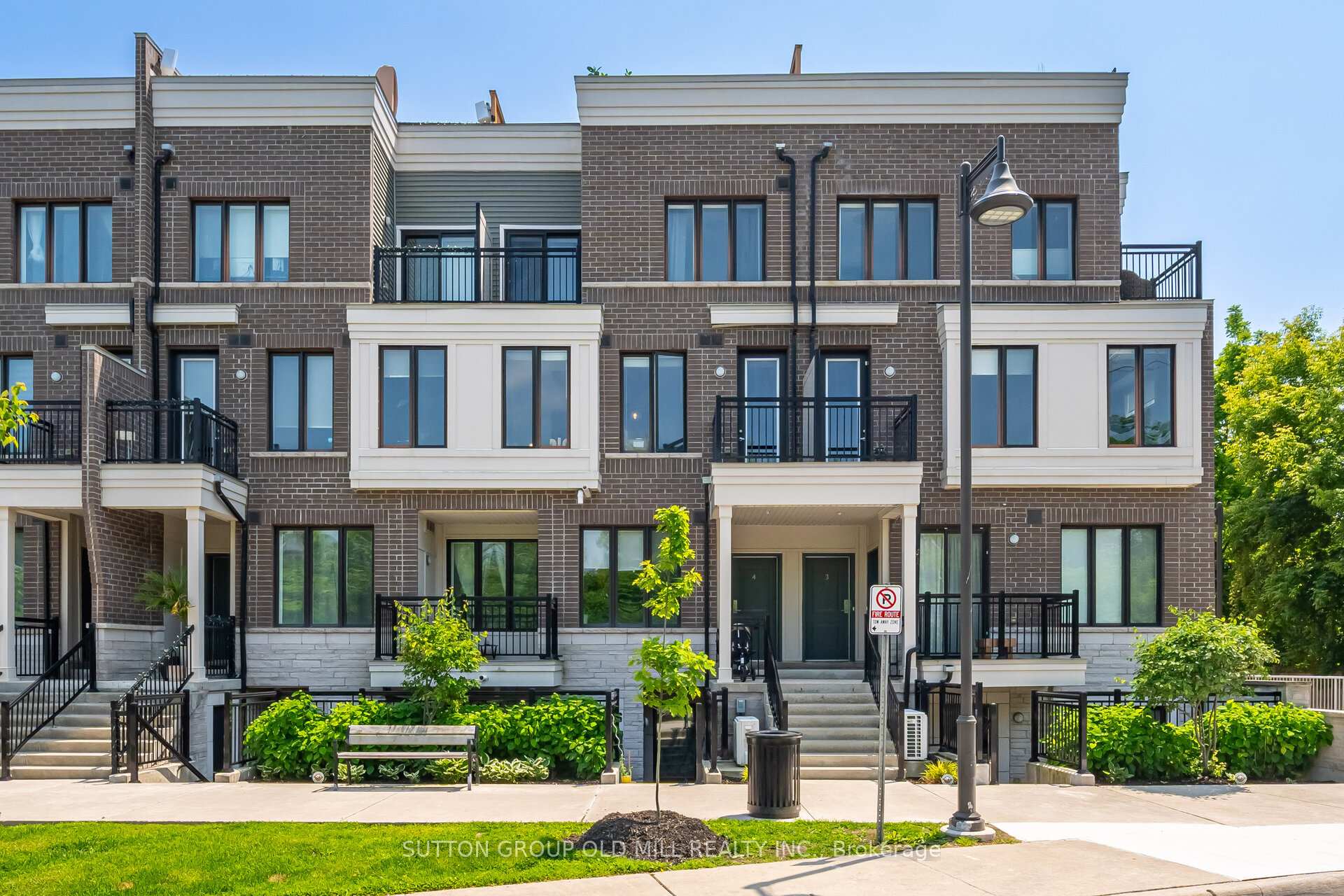 4 - 150 Long Branch Avenue, Toronto, ON M8W 0A9