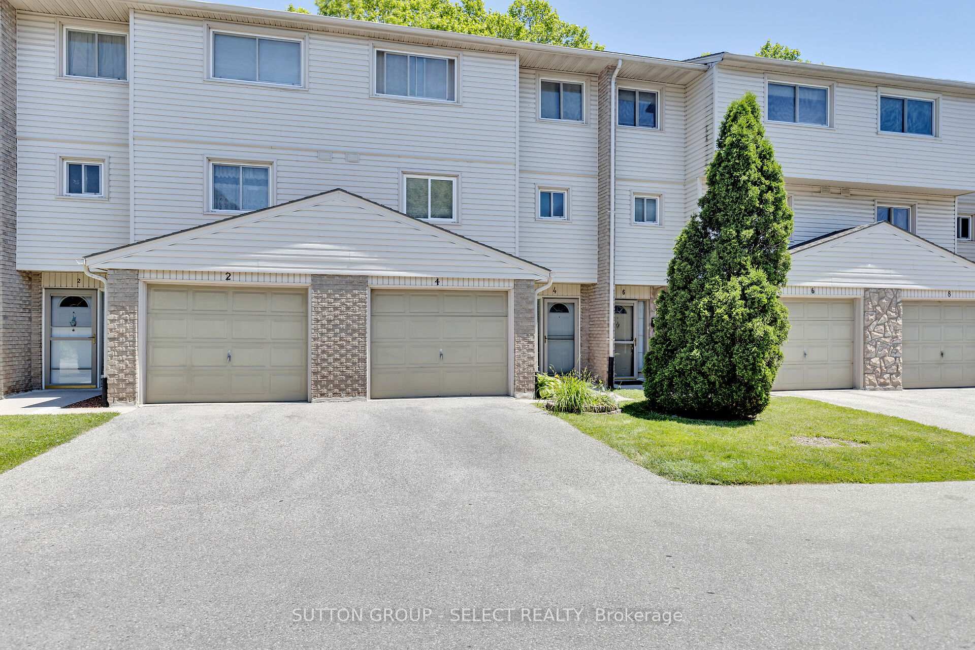 4 - 300 SANDRINGHAM Crescent, London, ON N6C 5B4