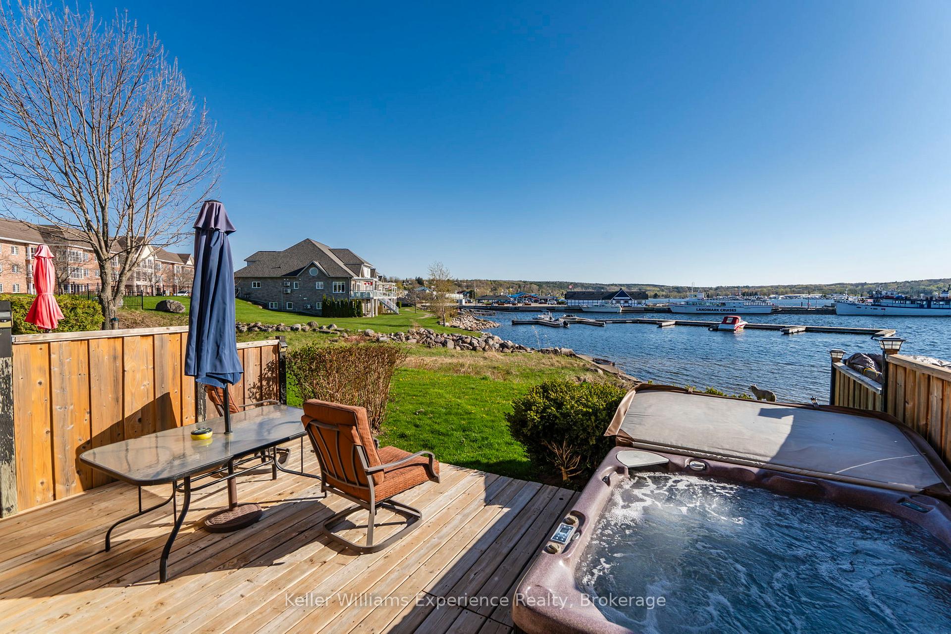 4 - 4 Beck Boulevard, Penetanguishene, ON L9M 2H3