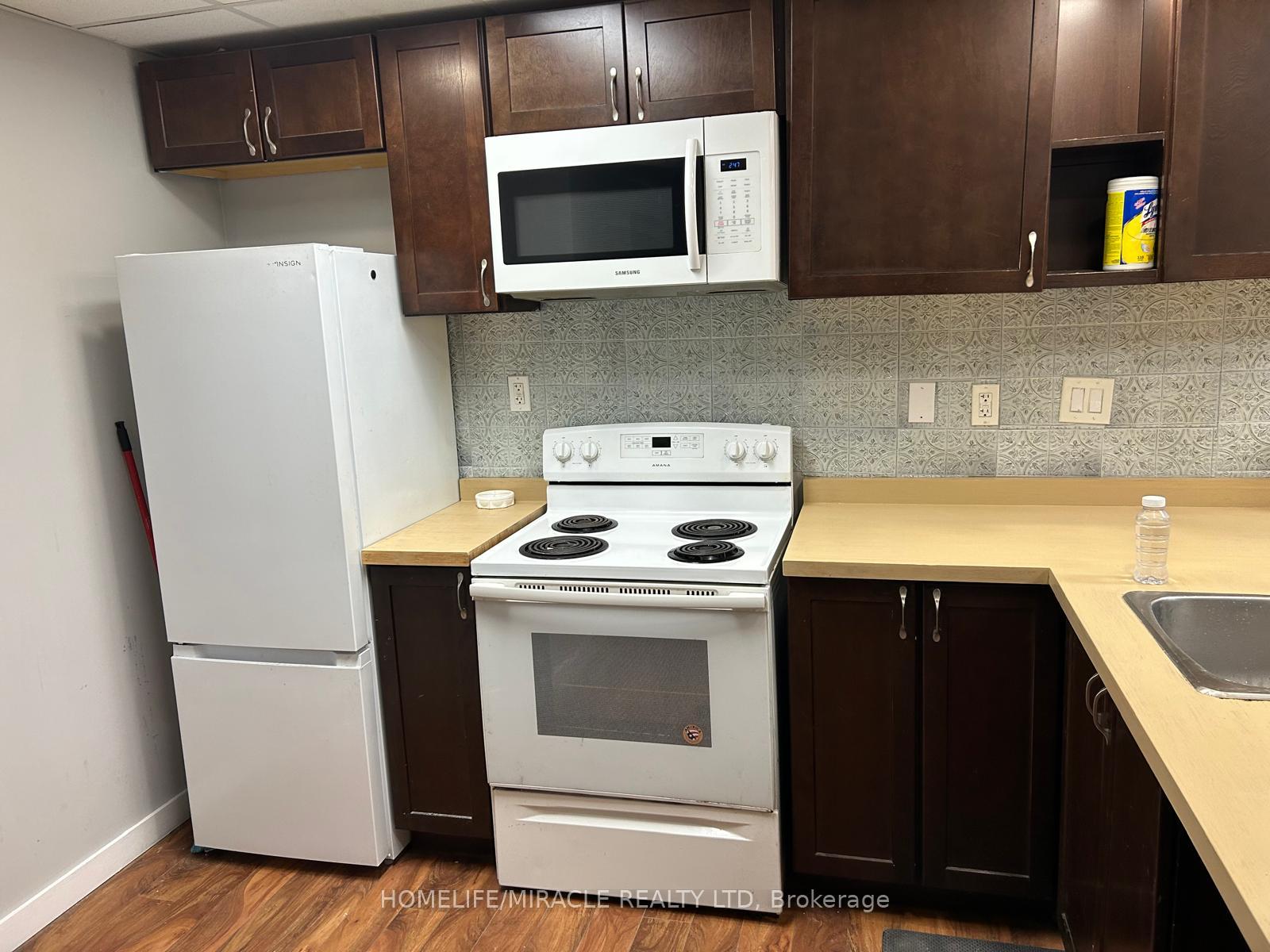 4 - 594 Barton Street E, Hamilton, ON L8L 2Z7