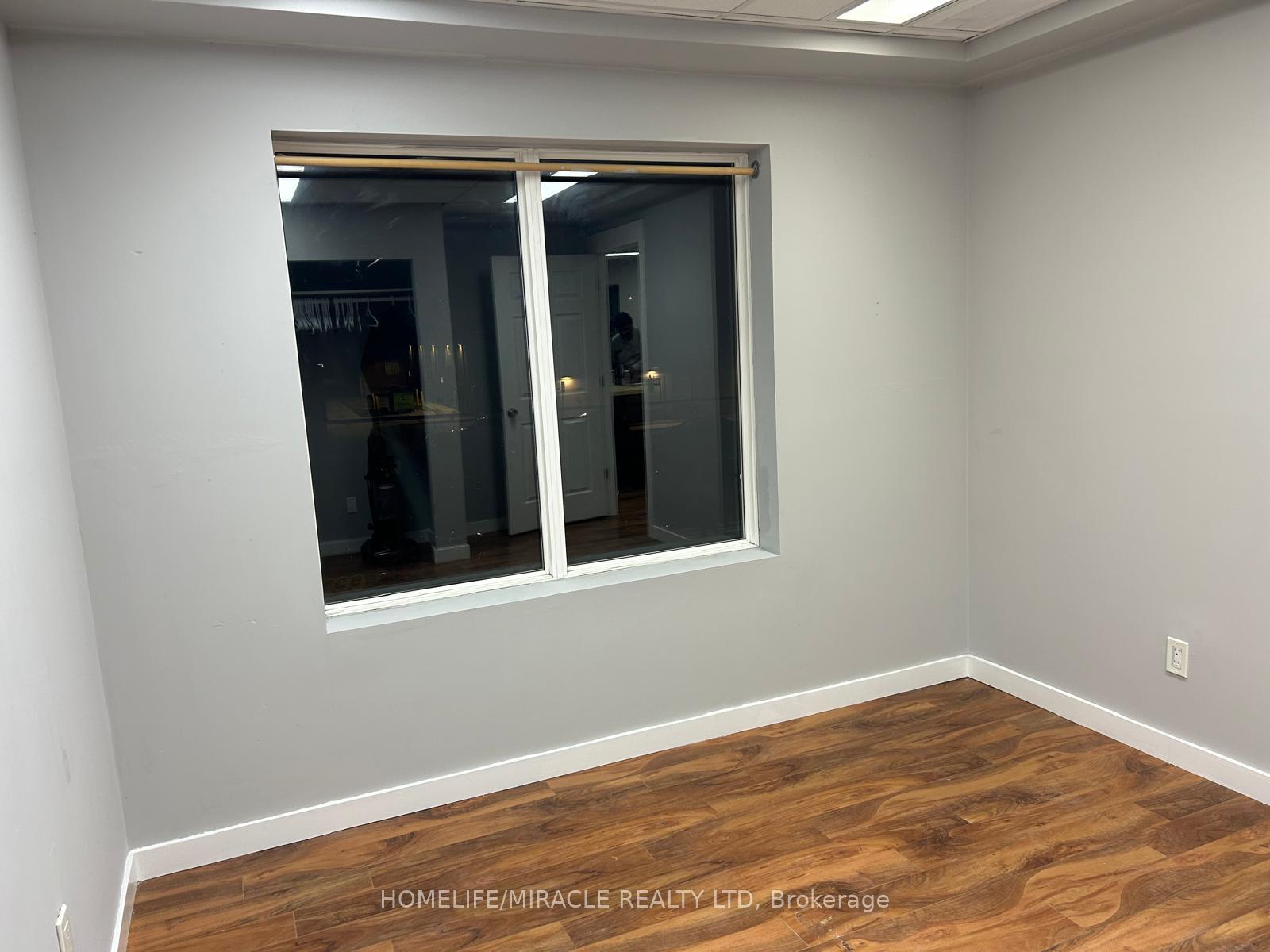 4 - 594 Barton Street E, Hamilton, ON L8L 2Z7
