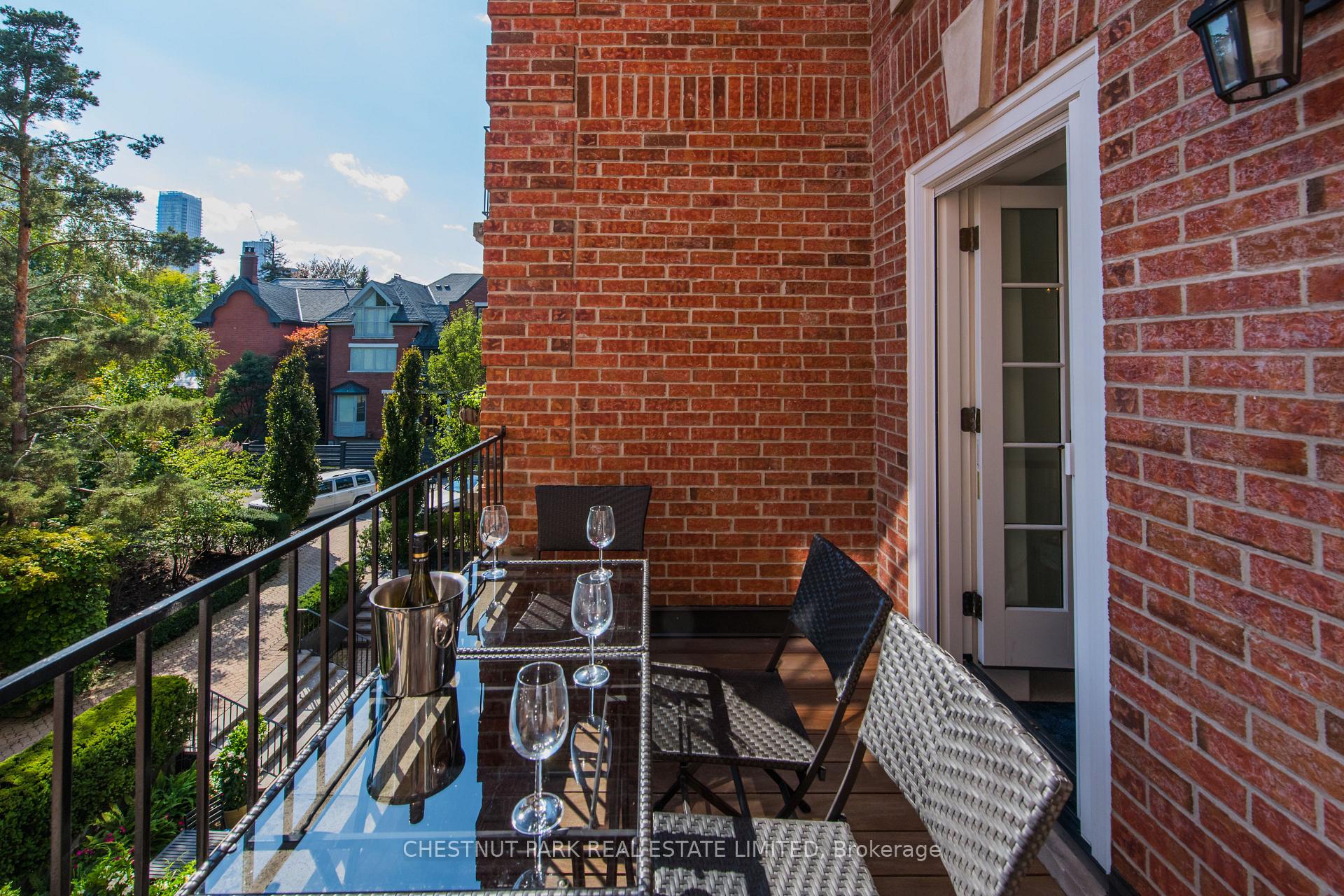 4 - 94 Crescent Road, Toronto, ON M4W 1T5