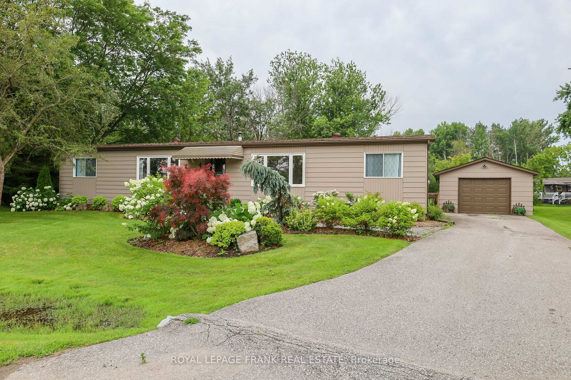 4 Ashley Court, Georgina, ON L0E 1R0