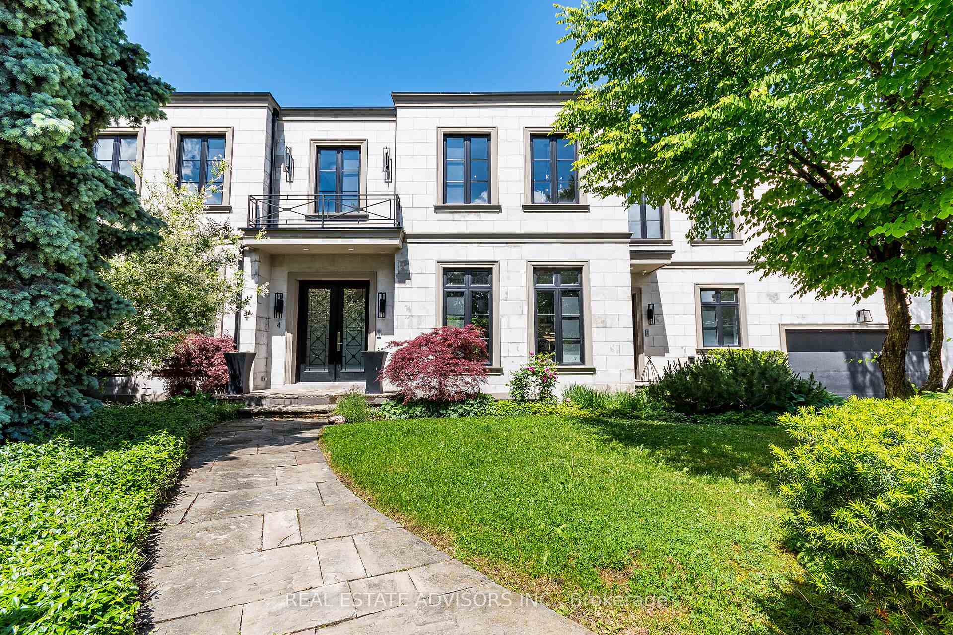 4 Braywin Drive, Toronto, ON M9P 2P1