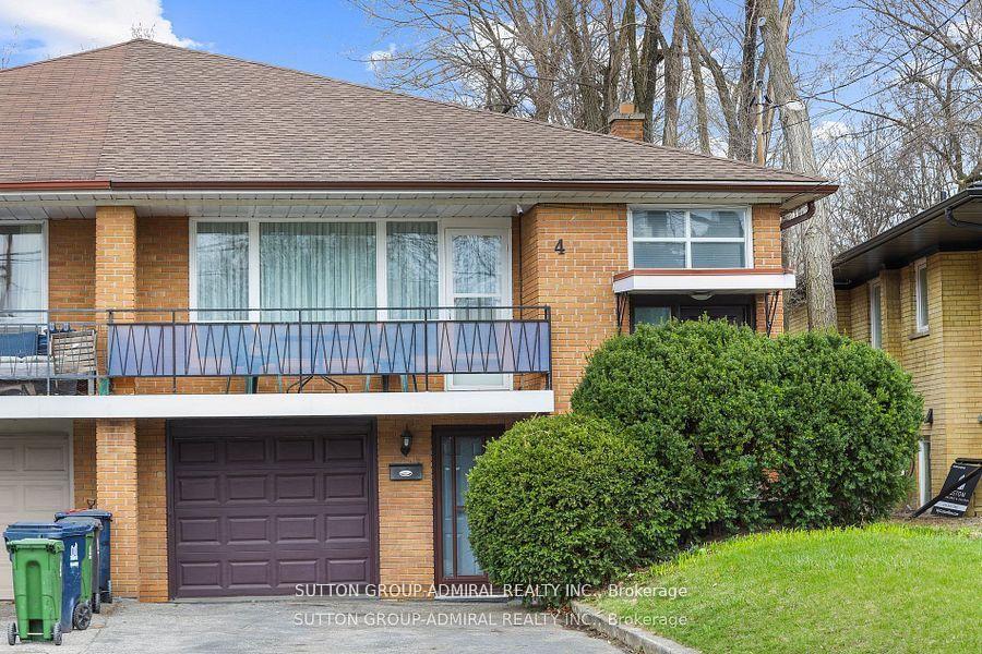 4 Carscadden Drive, Toronto, ON M2R 2A7