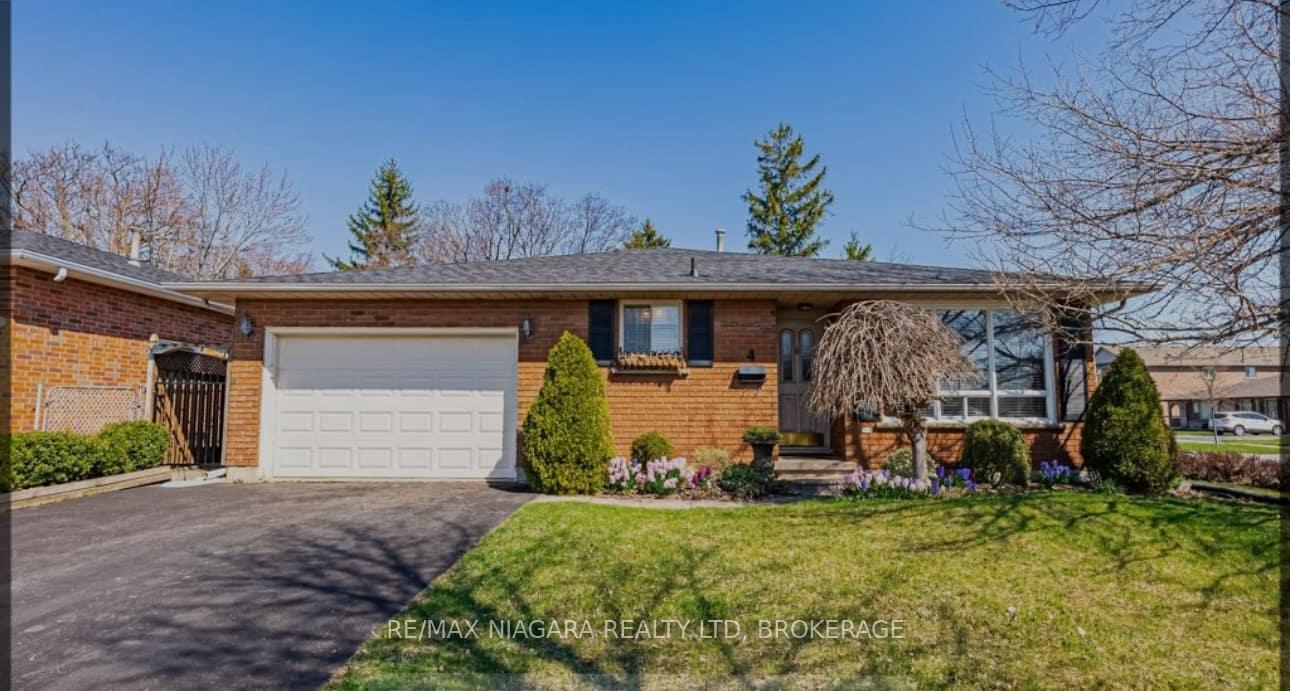 4 College Park Drive, Welland, ON L3C 6Z6