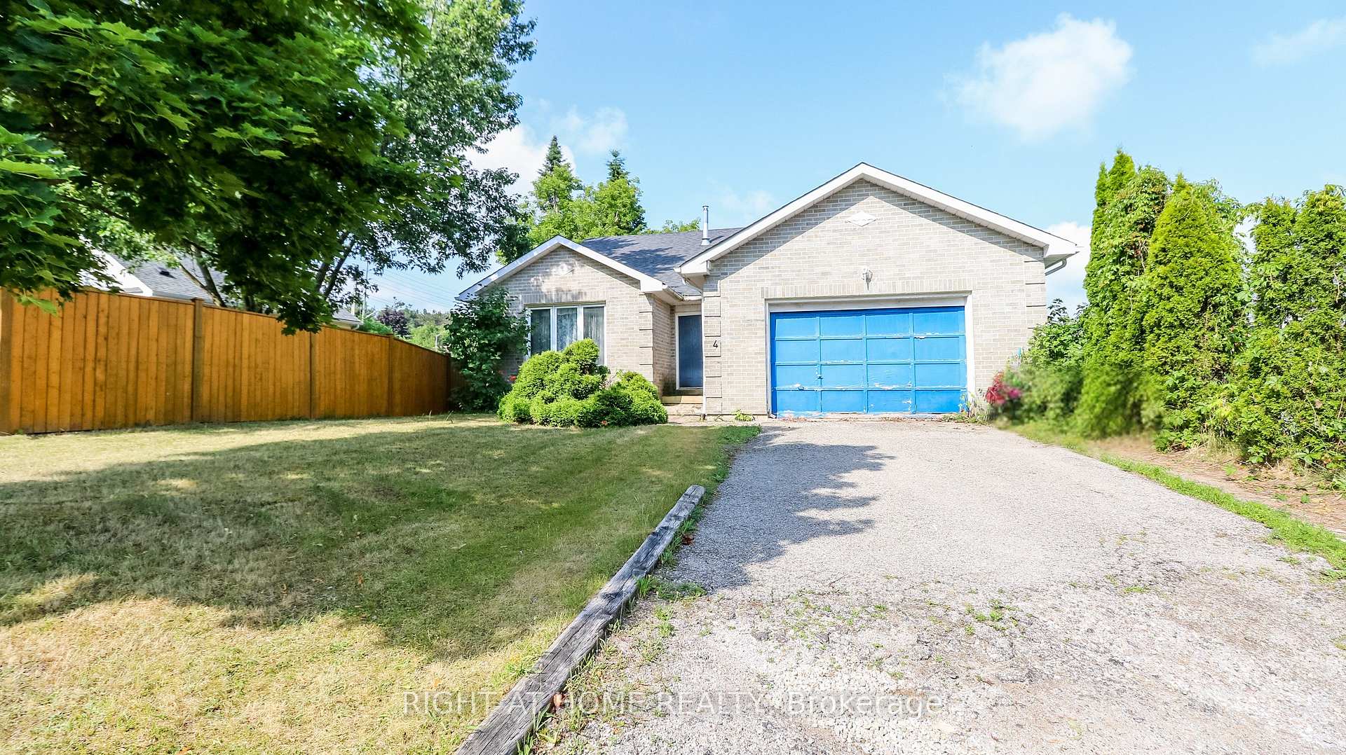 4 Elizabeth Street, Barrie, ON L4N 6L8