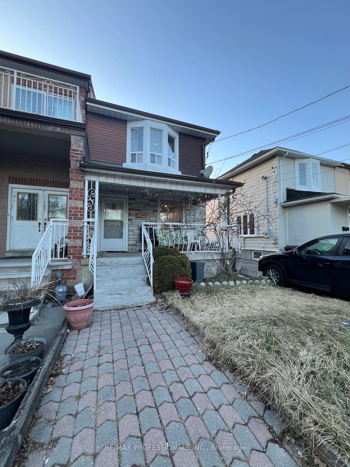 4 Locust Street, Toronto, ON M6M 4N2