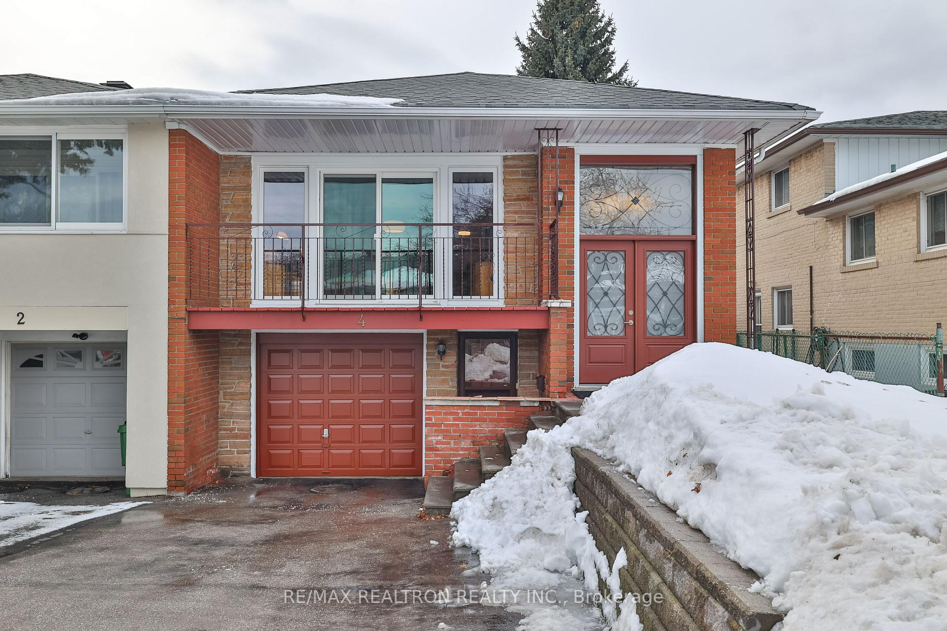 4 Lucifer Drive, Toronto, ON M2J 4E7
