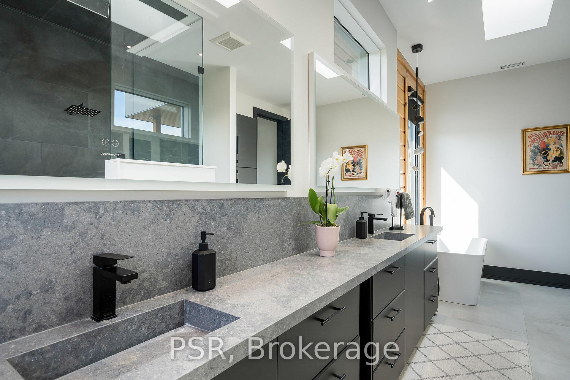 4 Raintree Court, Clearview, ON L9Y 0K2