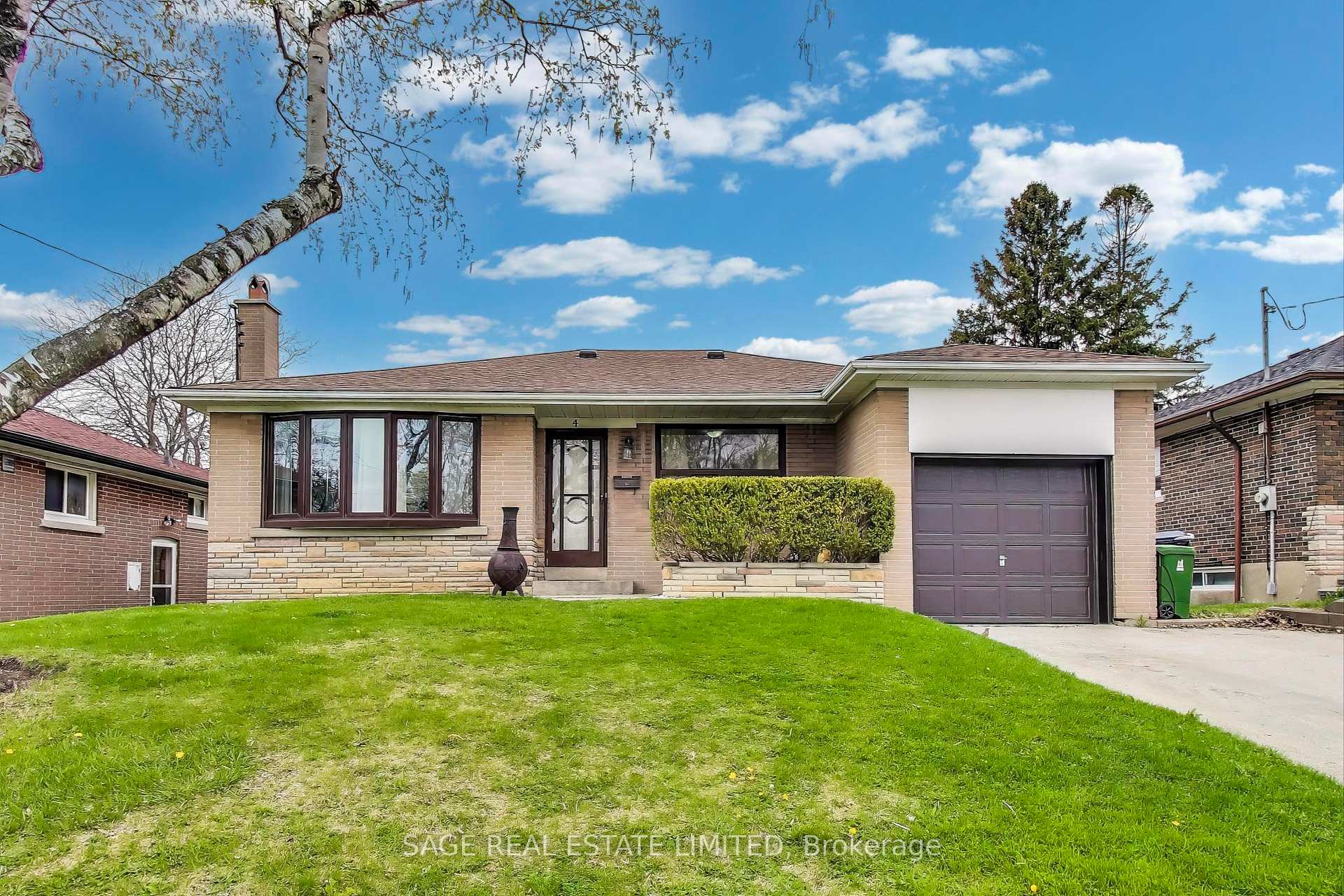4 Sophia Drive, Toronto, ON M1H 1Z4