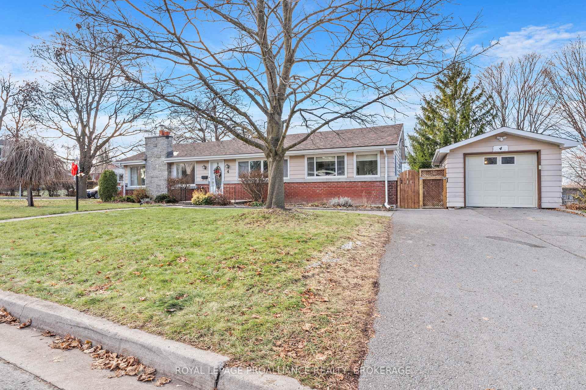 4 Strathcona Crescent, Kingston, ON K7M 1N8