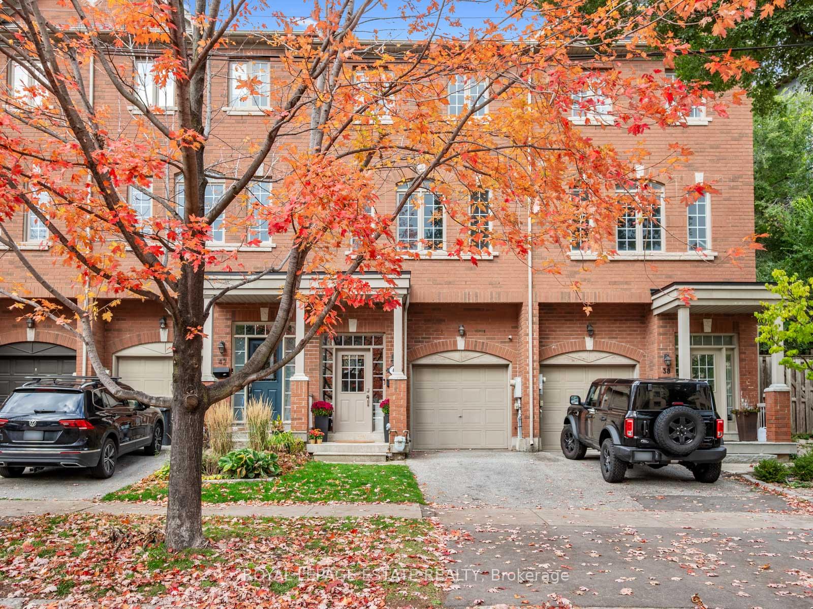 40 Bell Manor Drive, Toronto, ON M8Y 0A4
