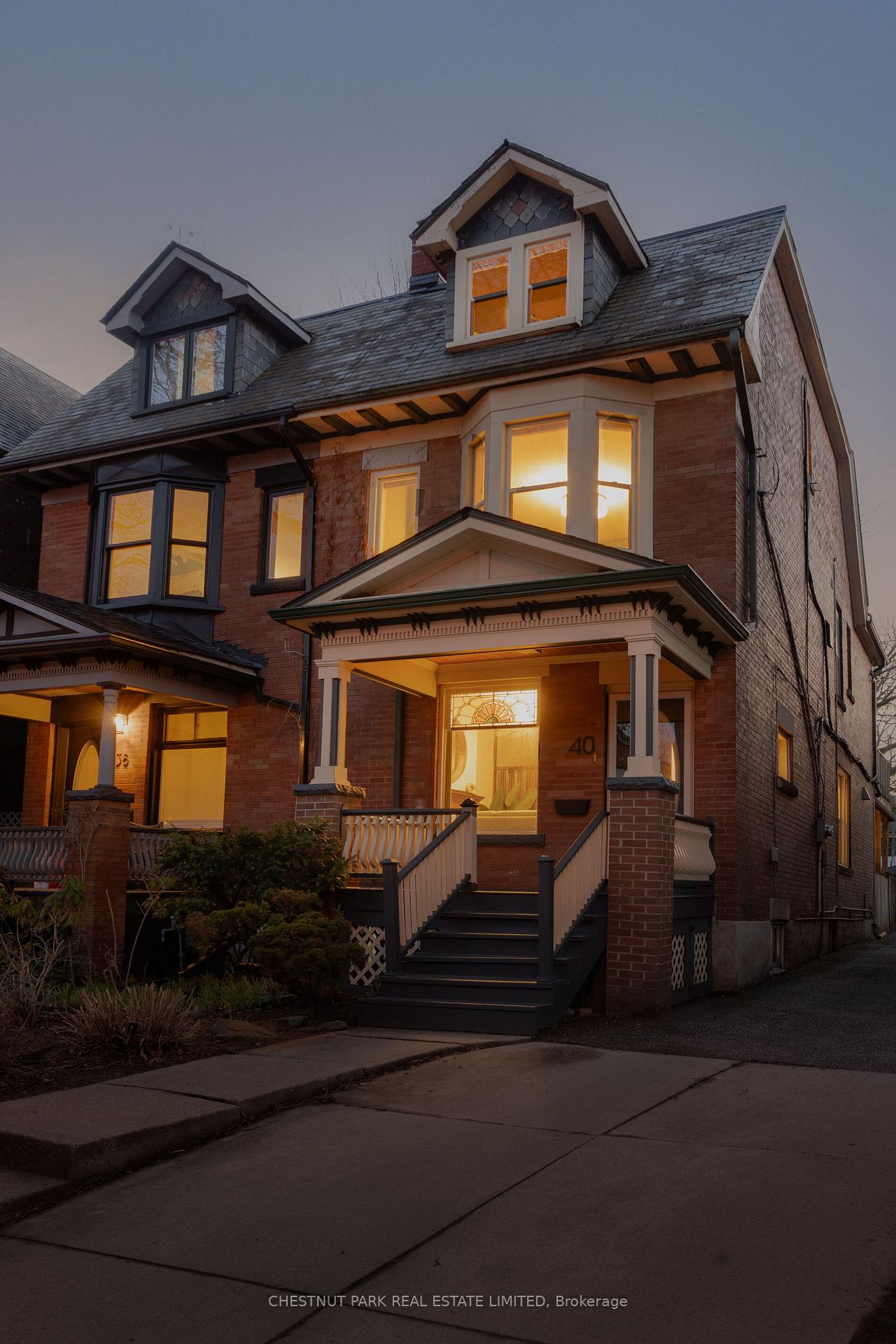 40 Cowan Avenue, Toronto, ON M6K 2N4