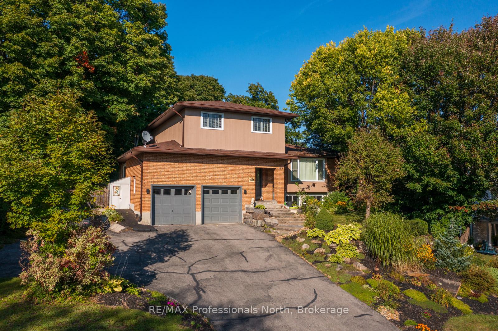 40 Glenwood Drive, Huntsville, ON P1H 1B6