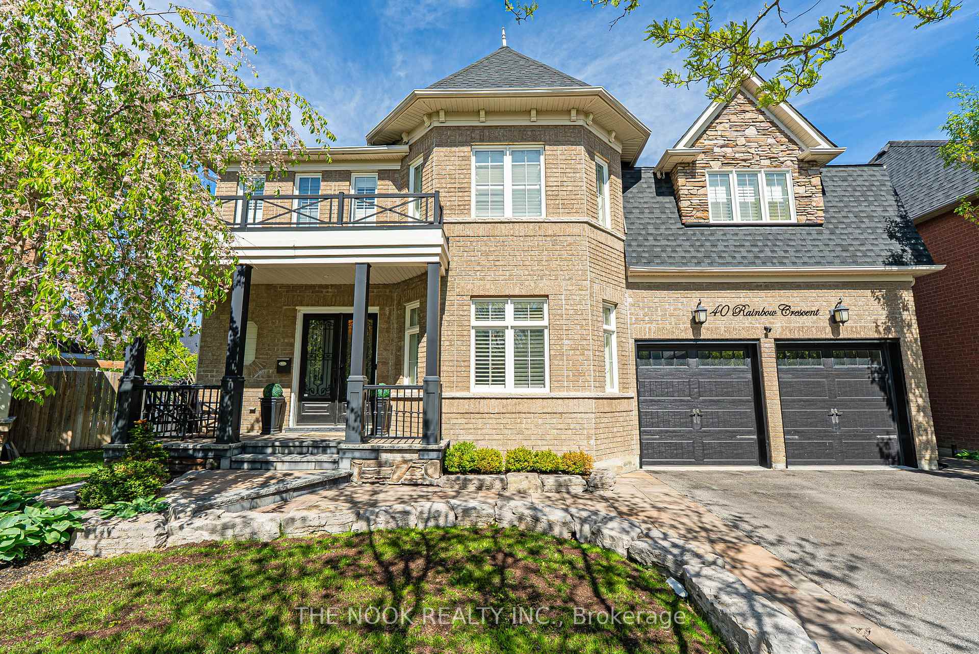 40 Rainbow Crescent, Whitby, ON L1M 2N6