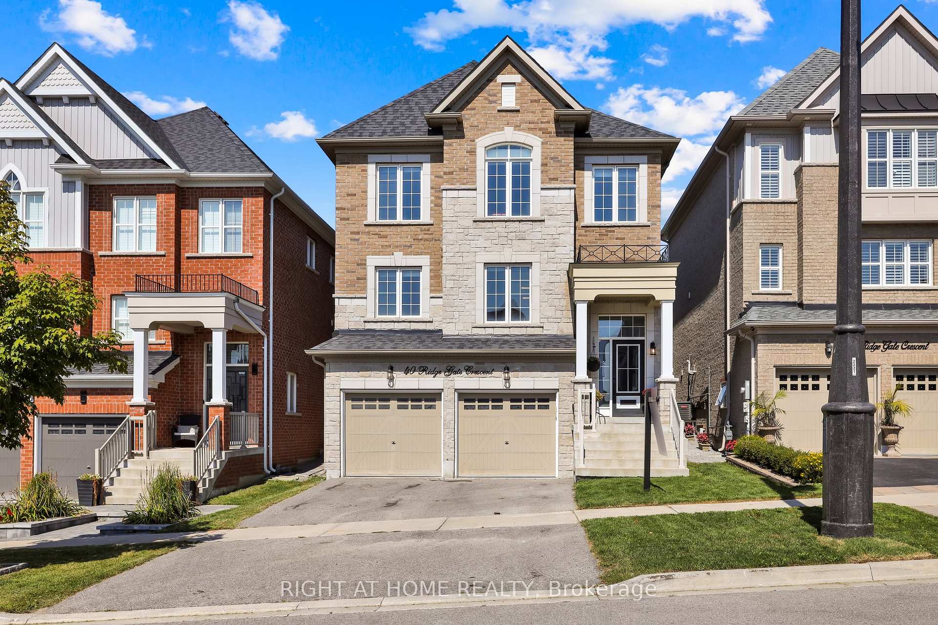 40 Ridge Gate Crescent, East Gwillimbury, ON L0G 1M0