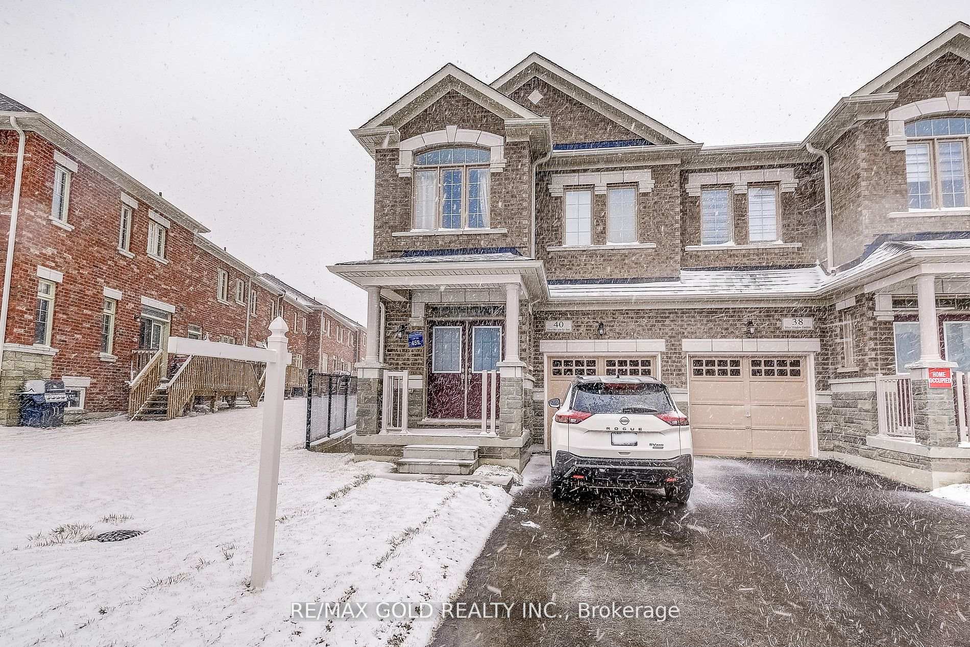 40 Silver Meadow Gardens, Hamilton, ON L8B 1Z4