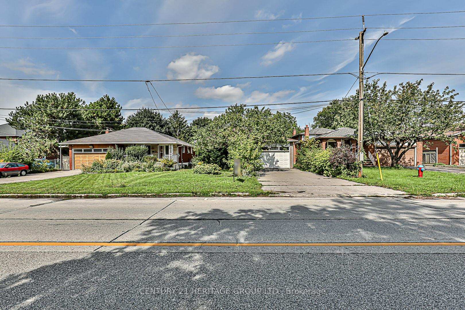 40 Weldrick Road W, Richmond Hill, ON L4C 3T8
