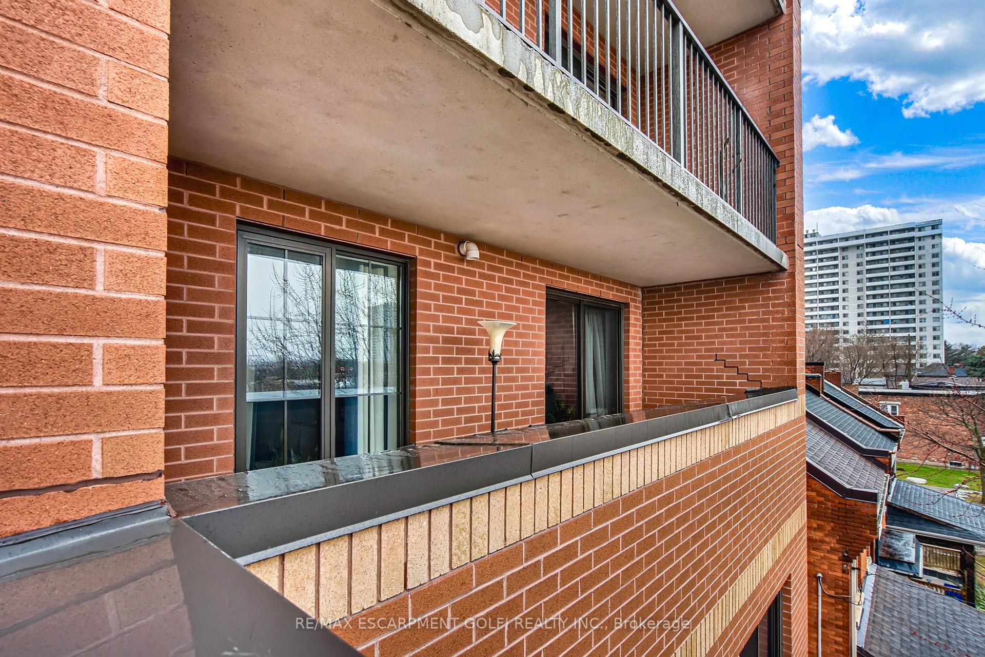 401 - 47 Caroline Street N, Hamilton, ON L8R 2R6