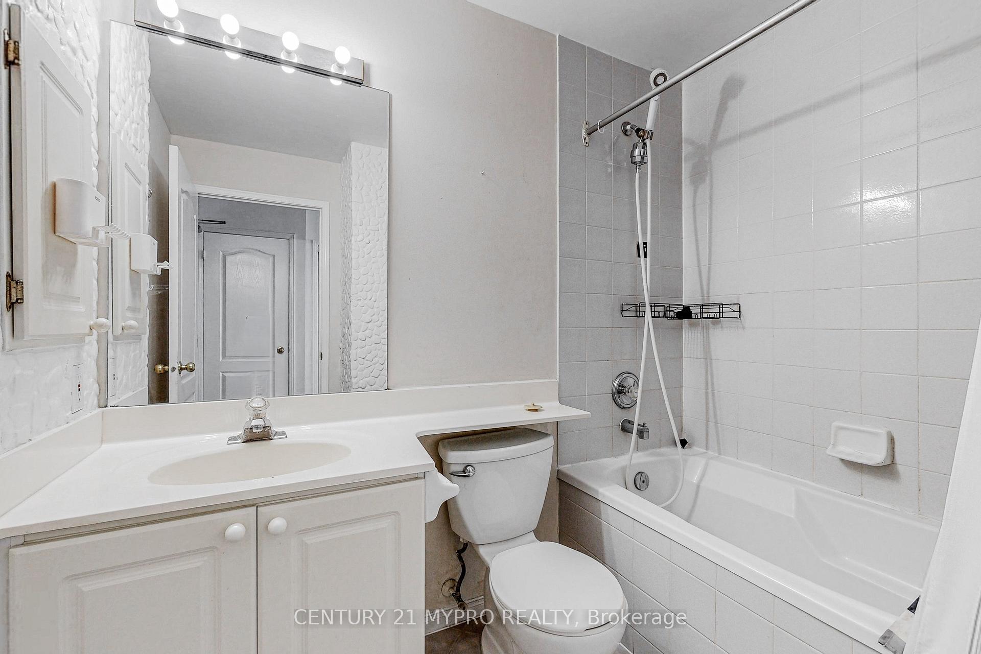 401 - 555 Yonge Street, Toronto, ON M4Y 3A6