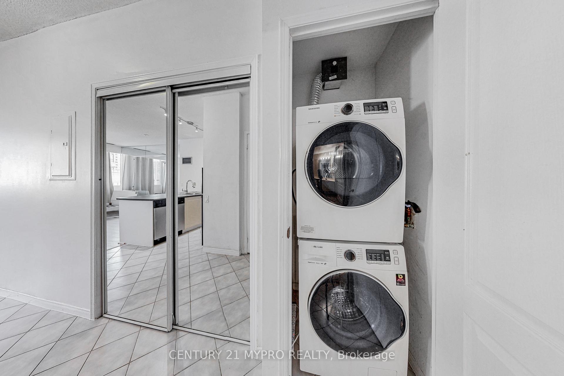 401 - 555 Yonge Street, Toronto, ON M4Y 3A6