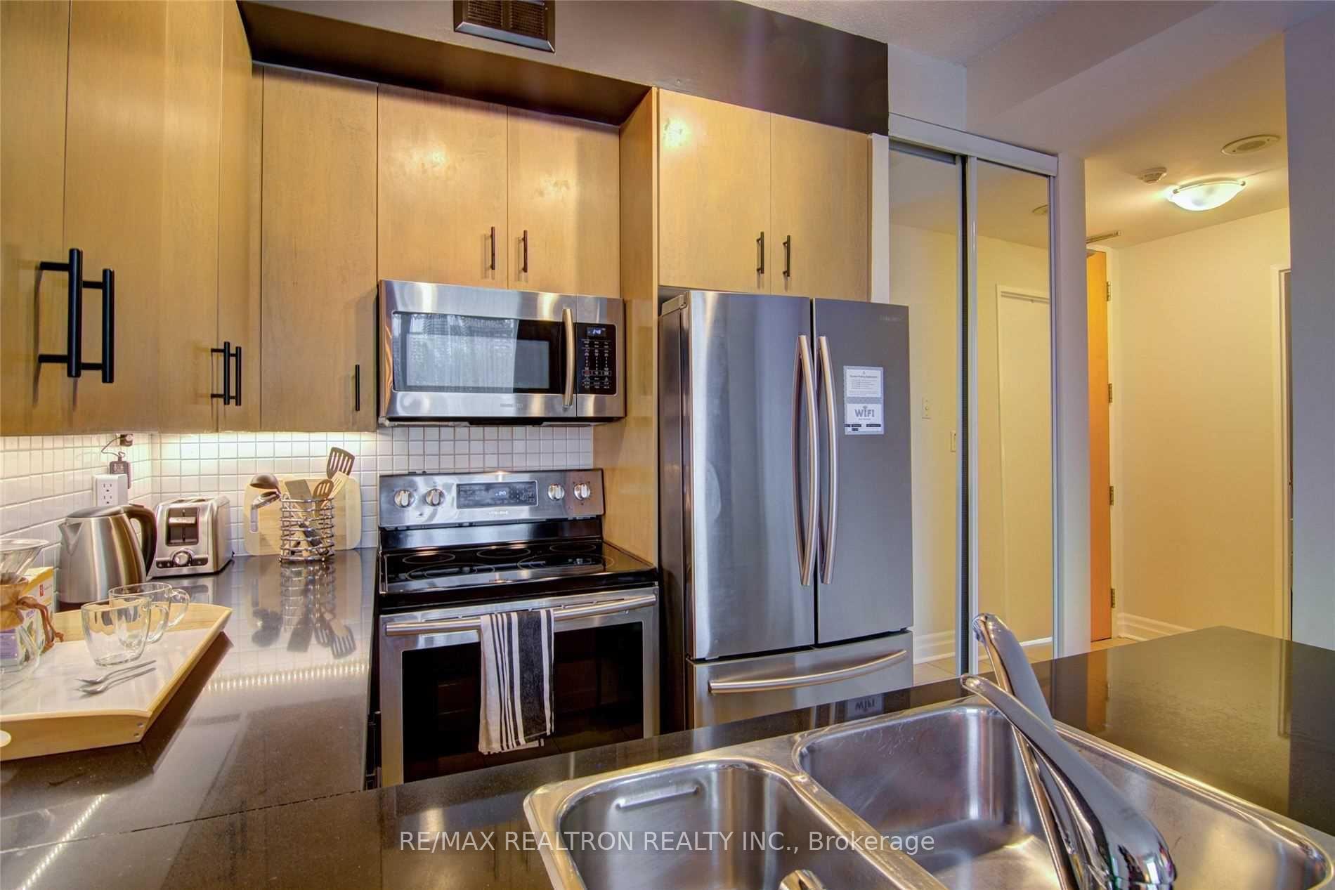 401 - 70 Alexander Street, Toronto, ON M4Y 3B6