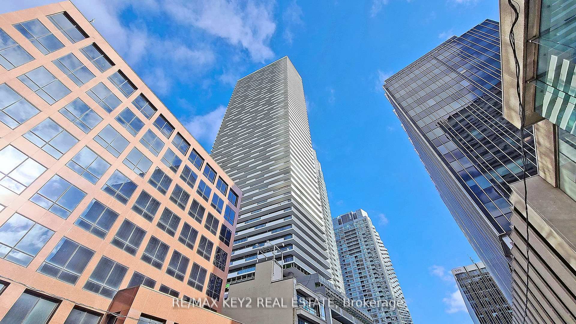 4010 - 2221 Yonge Street, Toronto, ON M4S 2B4