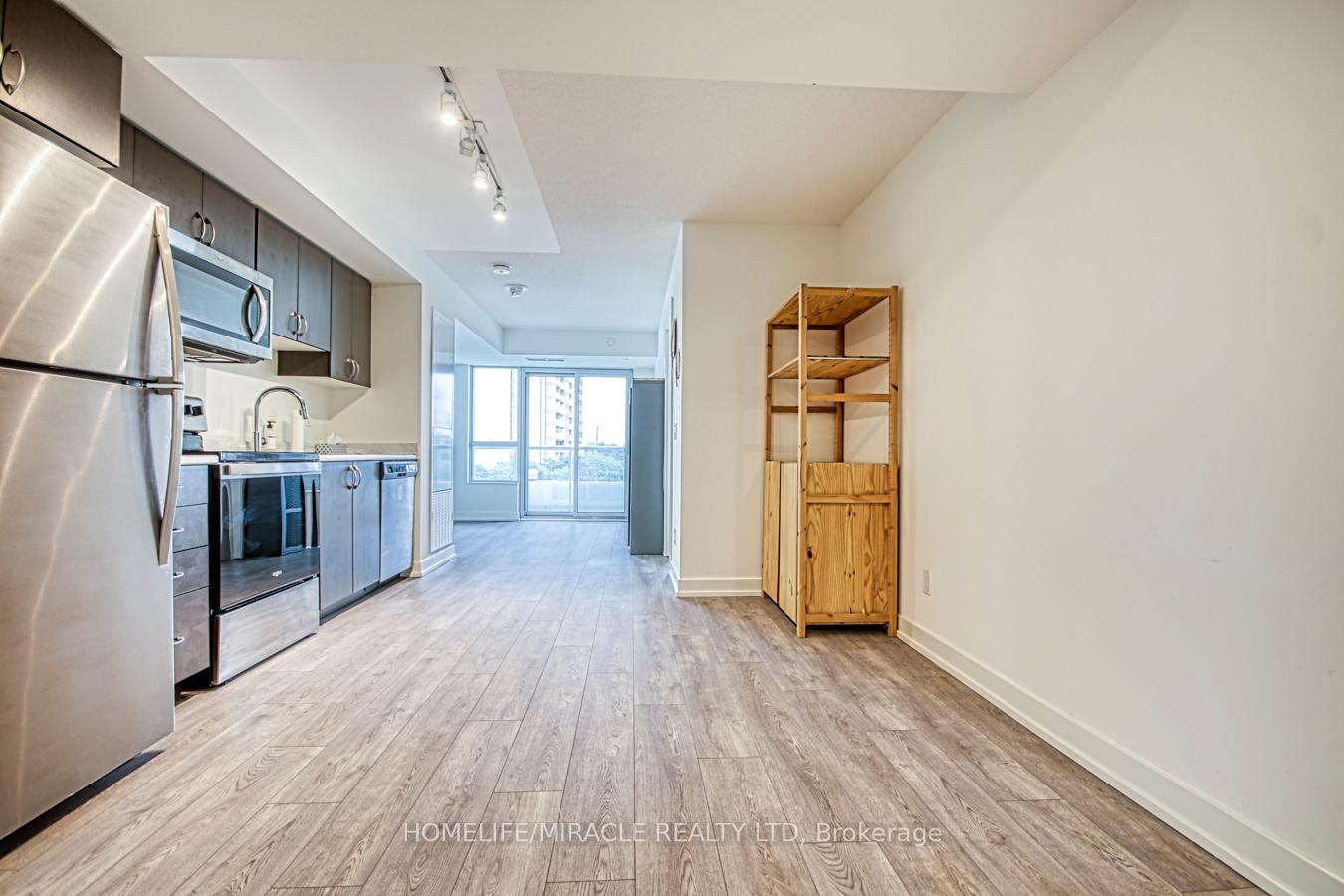 402 - 10 Wilby Crescent, Toronto, ON M9N 1E6