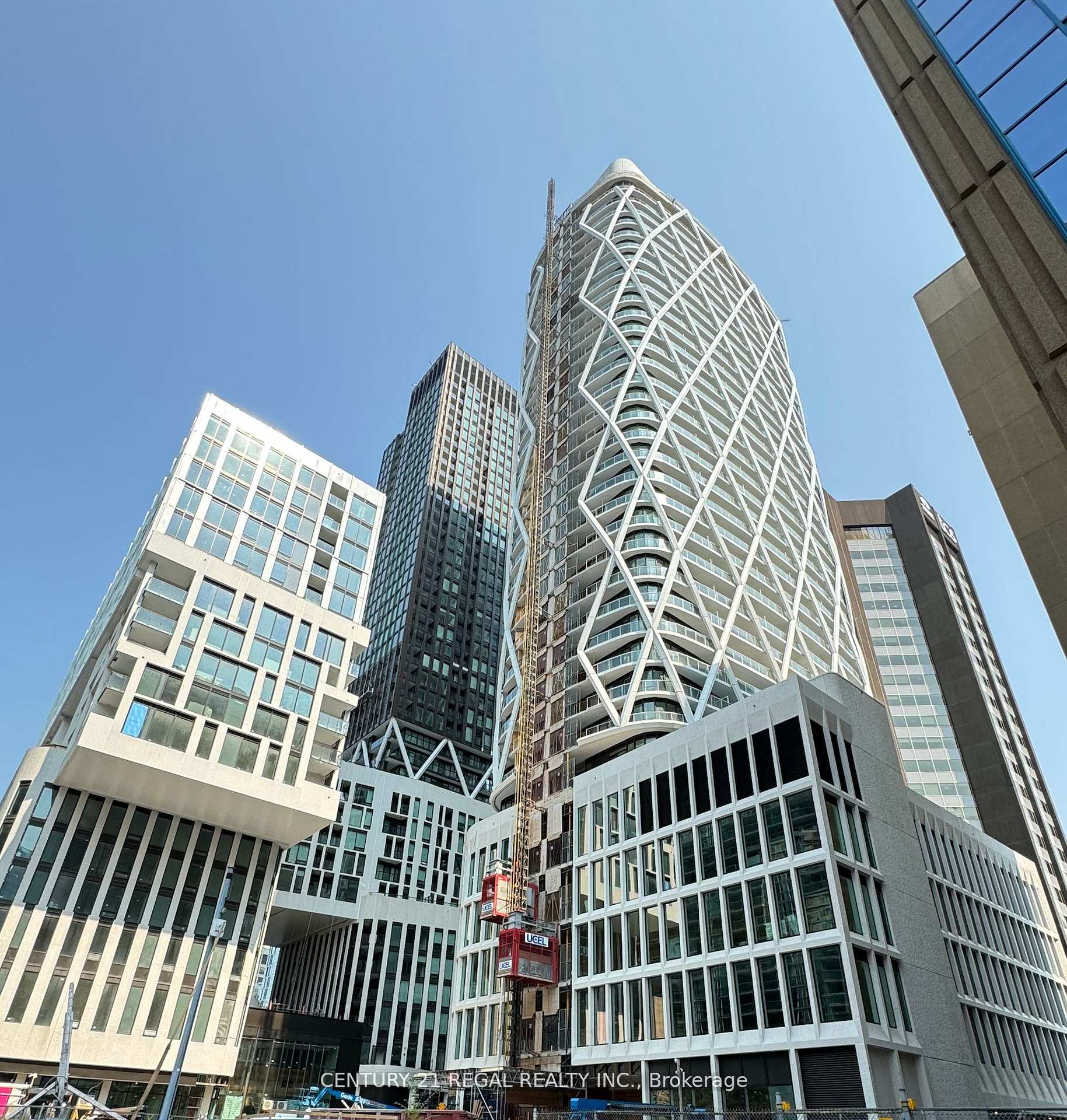 402 - 238 Simcoe Street, Toronto, ON M5T 0E2