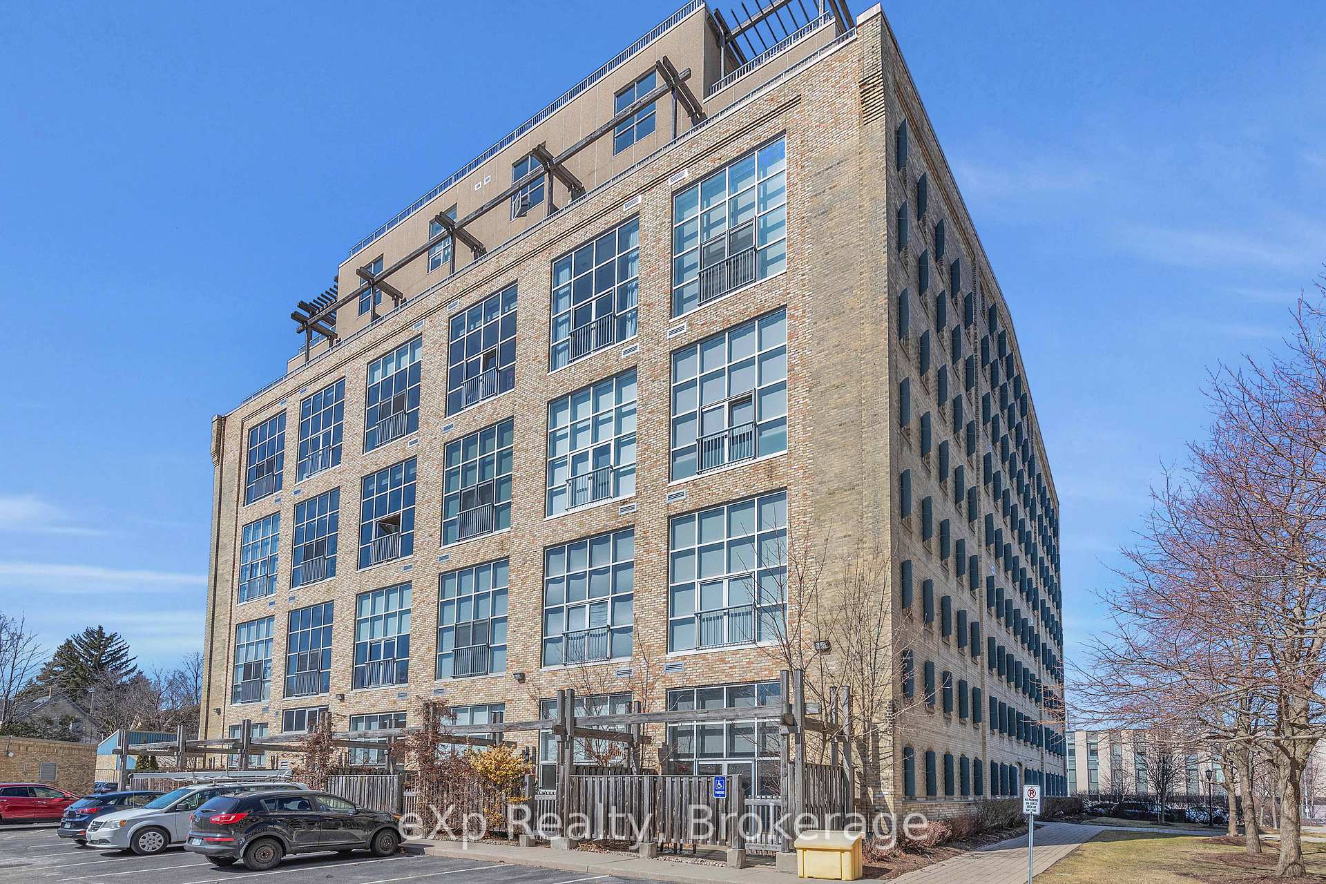 402 - 5 Father David Bauer Drive, Waterloo, ON N2L 6M2