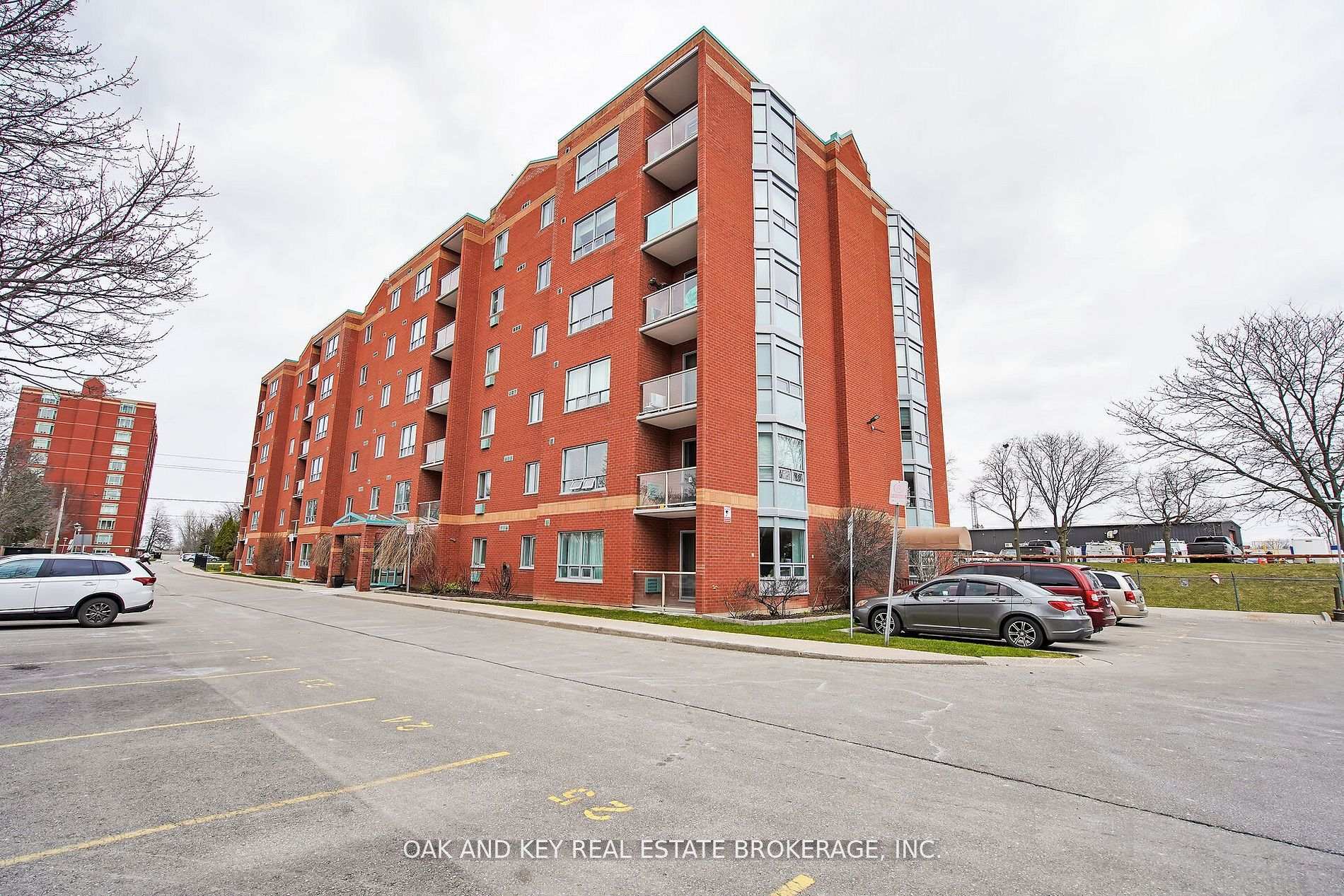 402 - 77 BASELINE Road W, London South, ON N6J 1V5