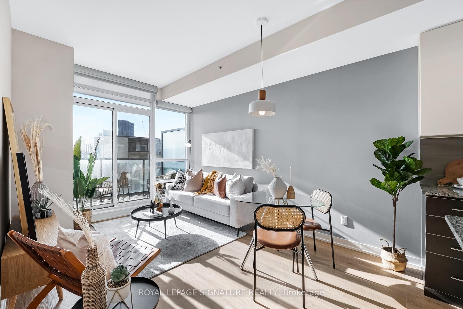 403 - 8 Fieldway Road, Toronto, ON M8Z 0C3