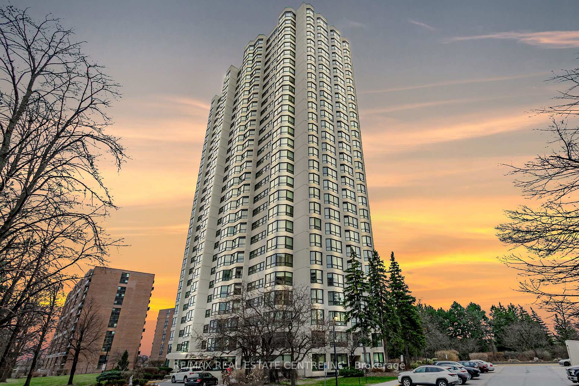 403 - 8 Lisa Street, Brampton, ON L6T 4S6