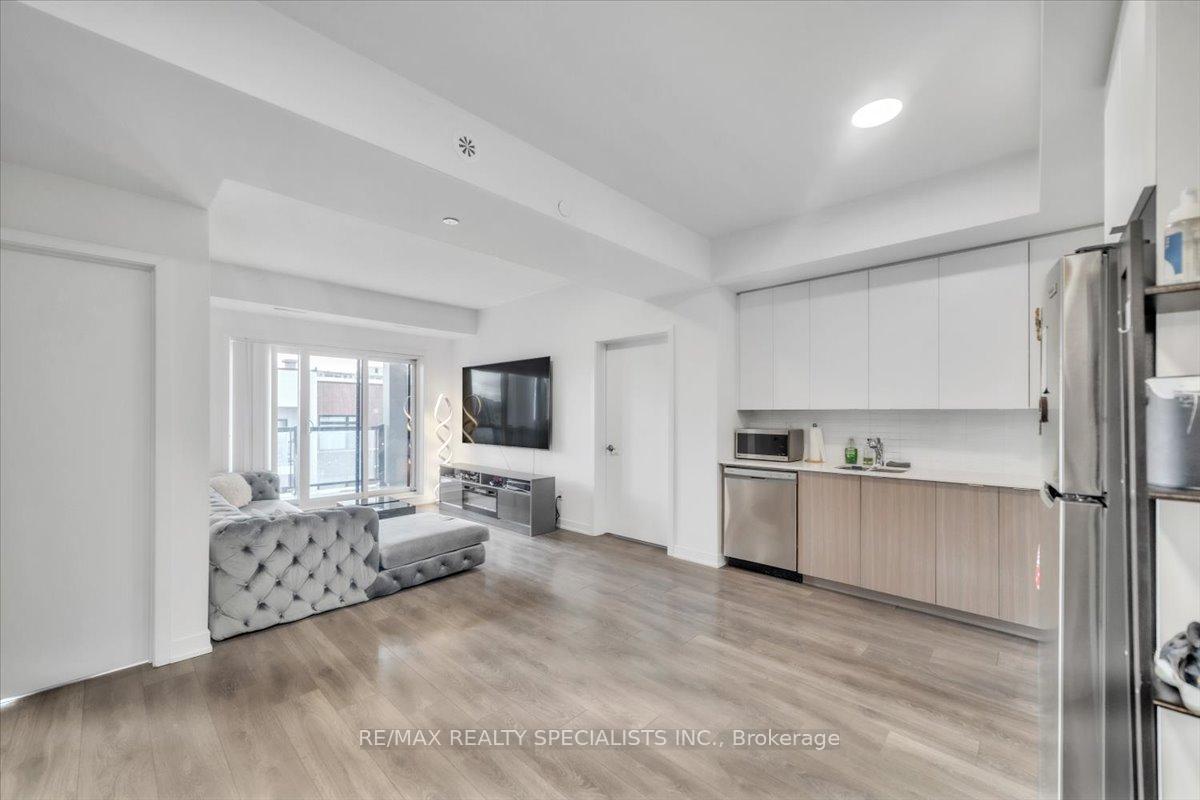 404 - 120 Canon Jackson Drive, Toronto, ON M6M 0B8