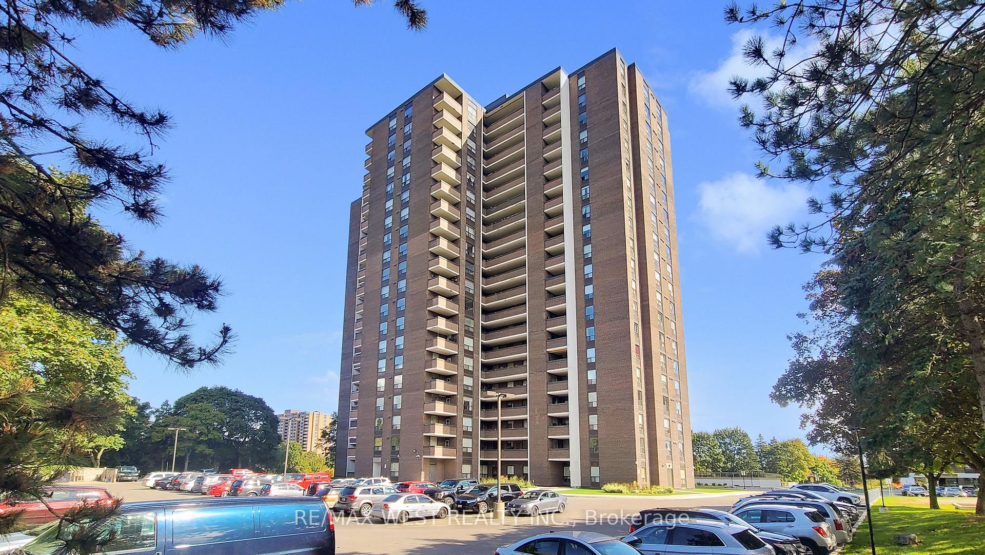 404 - 1535 Lakeshore Road E, Mississauga, ON L5E 3E2