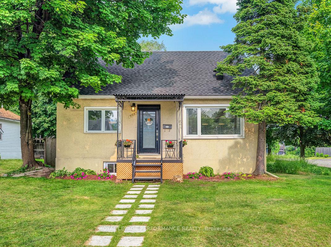 405 Allen Boulevard, Vanier and Kingsview Park, ON K1L 7B6