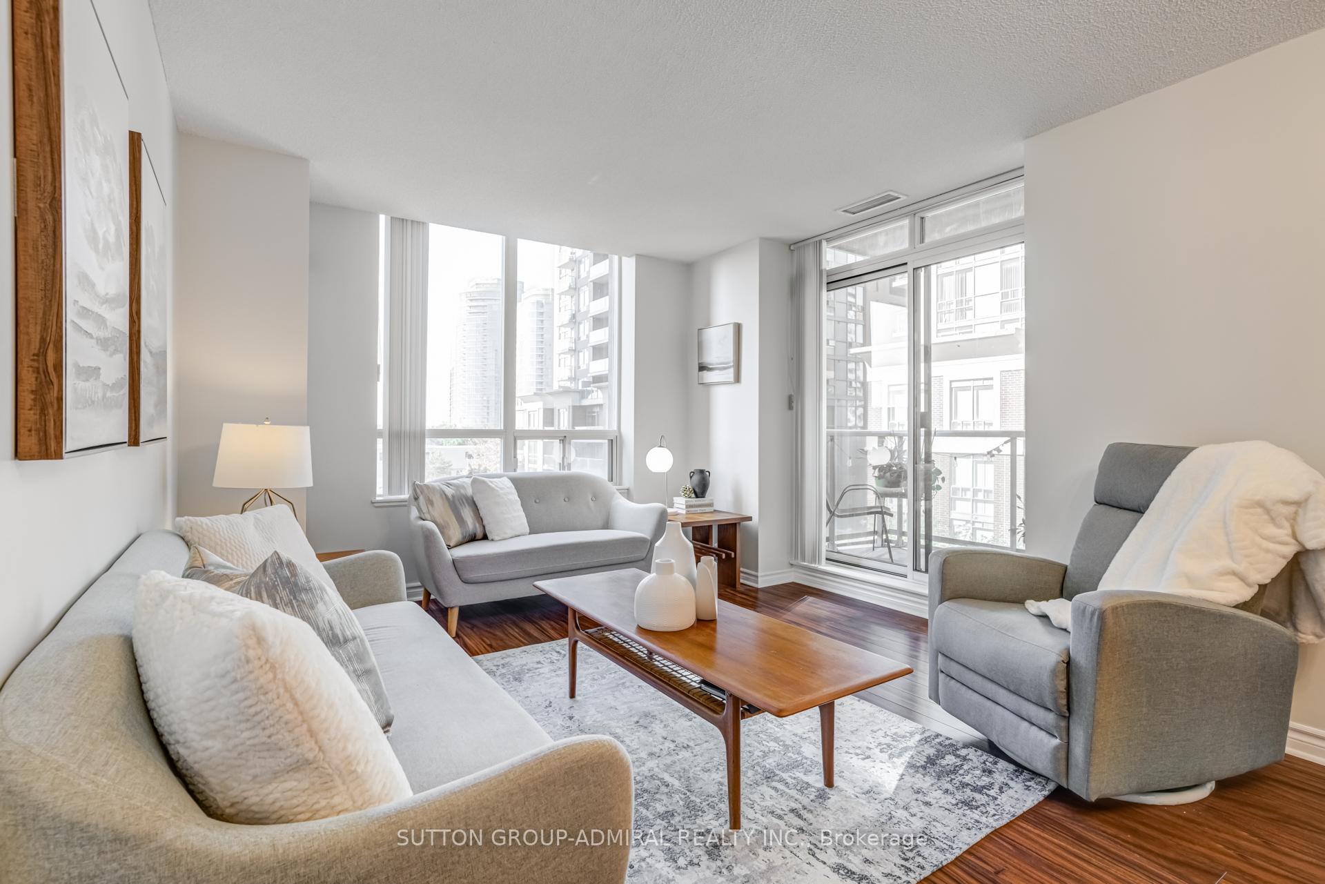 407 - 5 Michael Power Place, Toronto, ON M9A 0A3