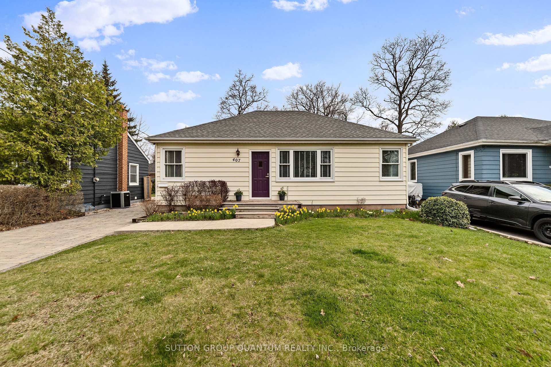 407 Queen Mary Drive, Oakville, ON L6K 3M2